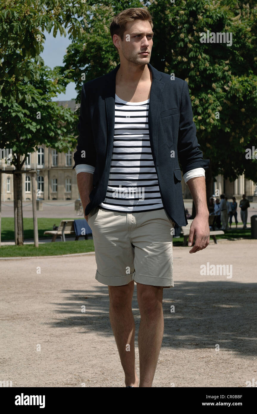 Man in shorts in the city Stock Photo - Alamy