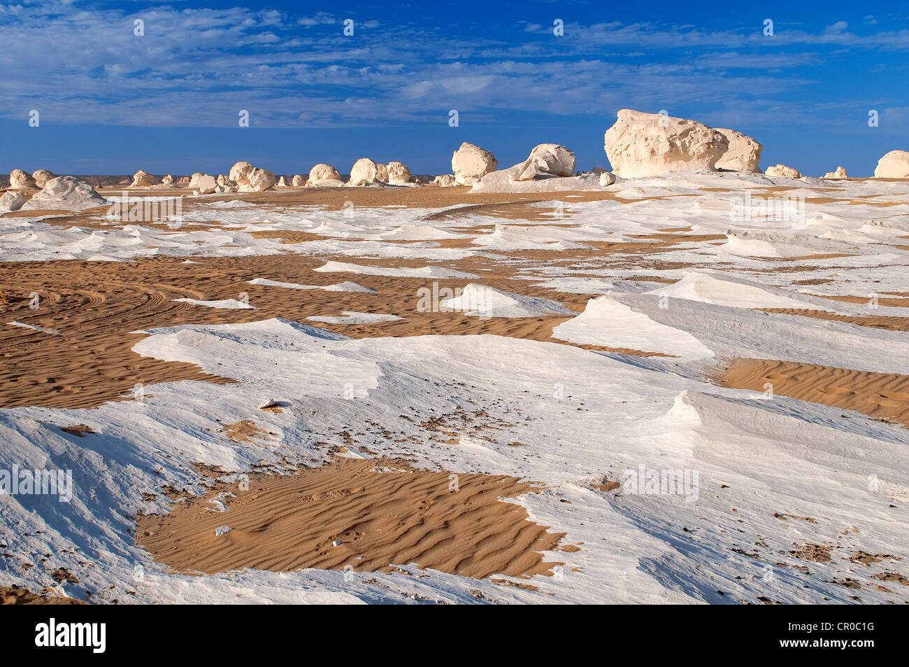 White desert egypt limestone hi-res stock photography and images - Alamy