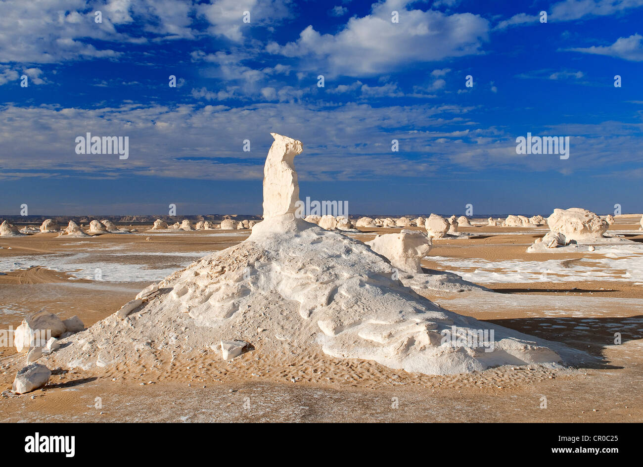 White desert national park egypt hi-res stock photography and images ...