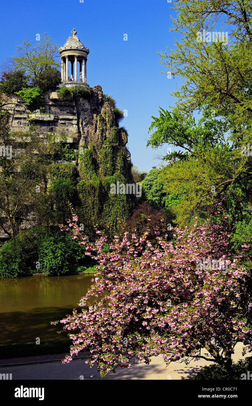 France, Paris, Buttes Chaumont park, the Belvédère or temple of Sybil ...