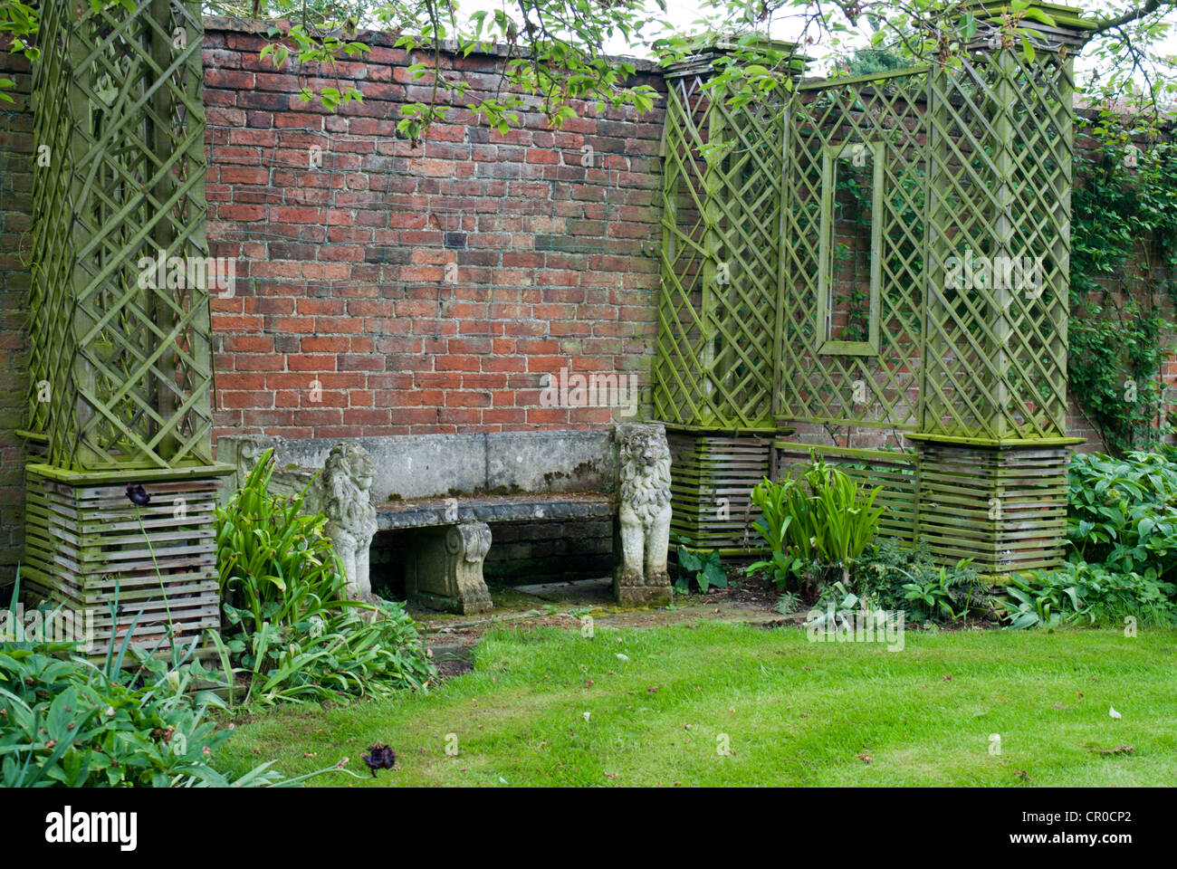 Empty garden seat Stock Photo - Alamy