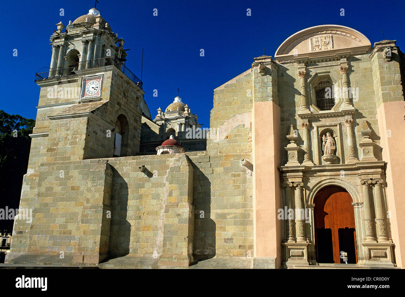 Oaxaca mexico statue hi-res stock photography and images - Alamy