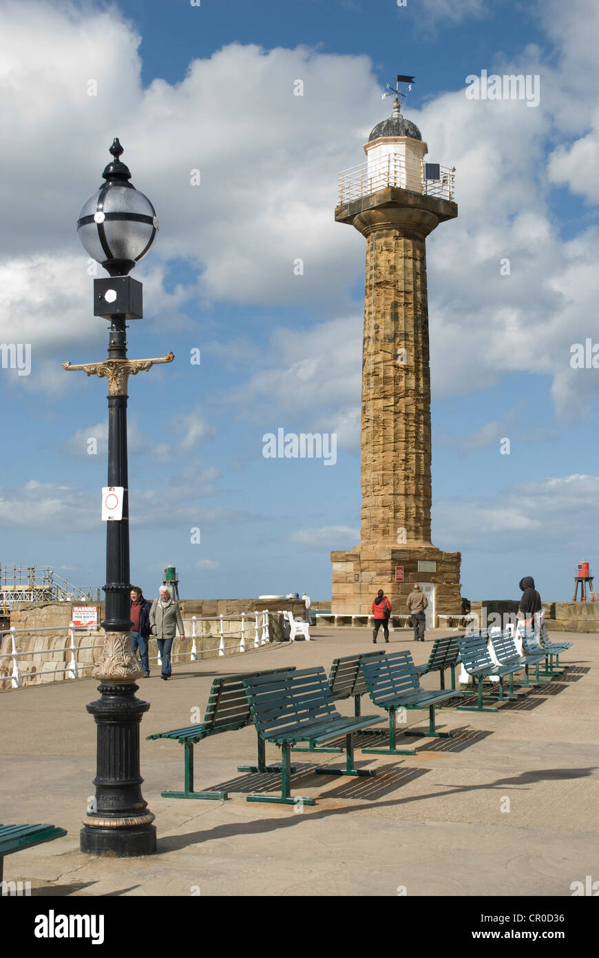 Whitby lighthouse west pier hi-res stock photography and images - Alamy