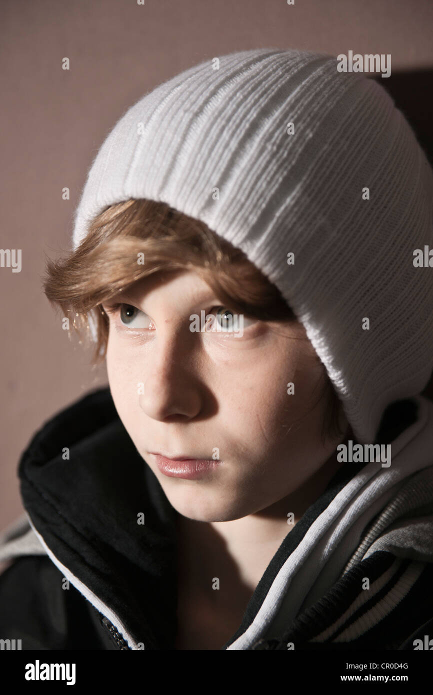 Cool boy wearing a cap Stock Photo - Alamy