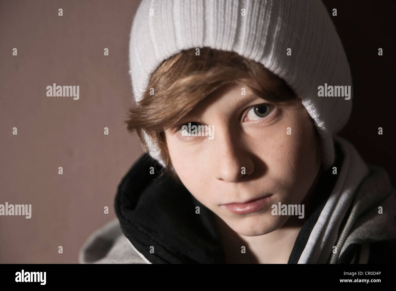 Cool boy wearing a cap Stock Photo - Alamy
