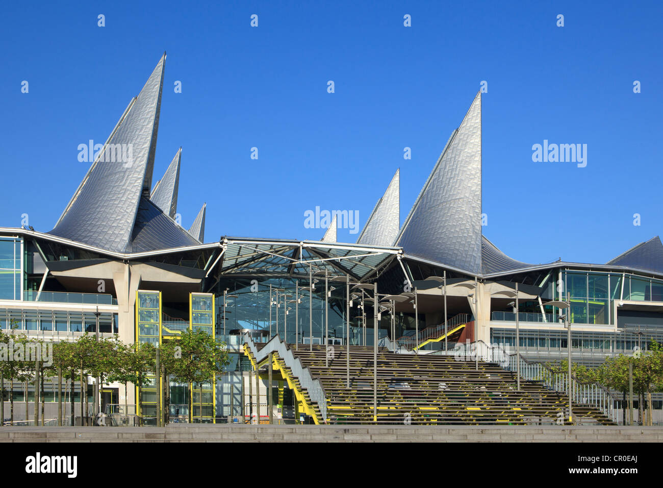 Modern courthouse structure hi-res stock photography and images - Alamy