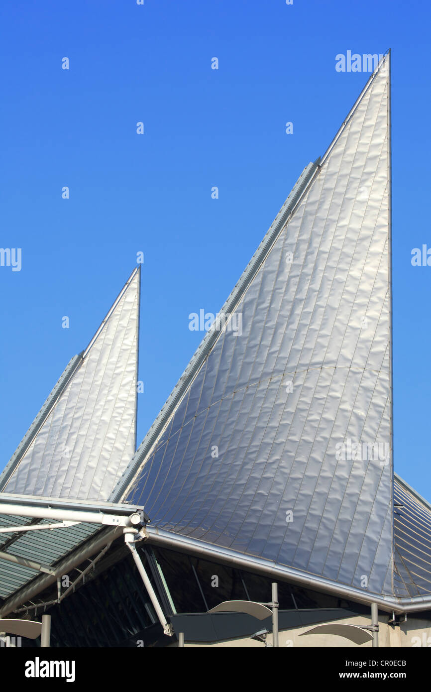 Modern courthouse structure hi-res stock photography and images - Alamy