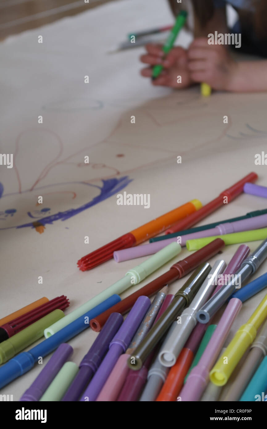 School child drawing hi-res stock photography and images - Alamy