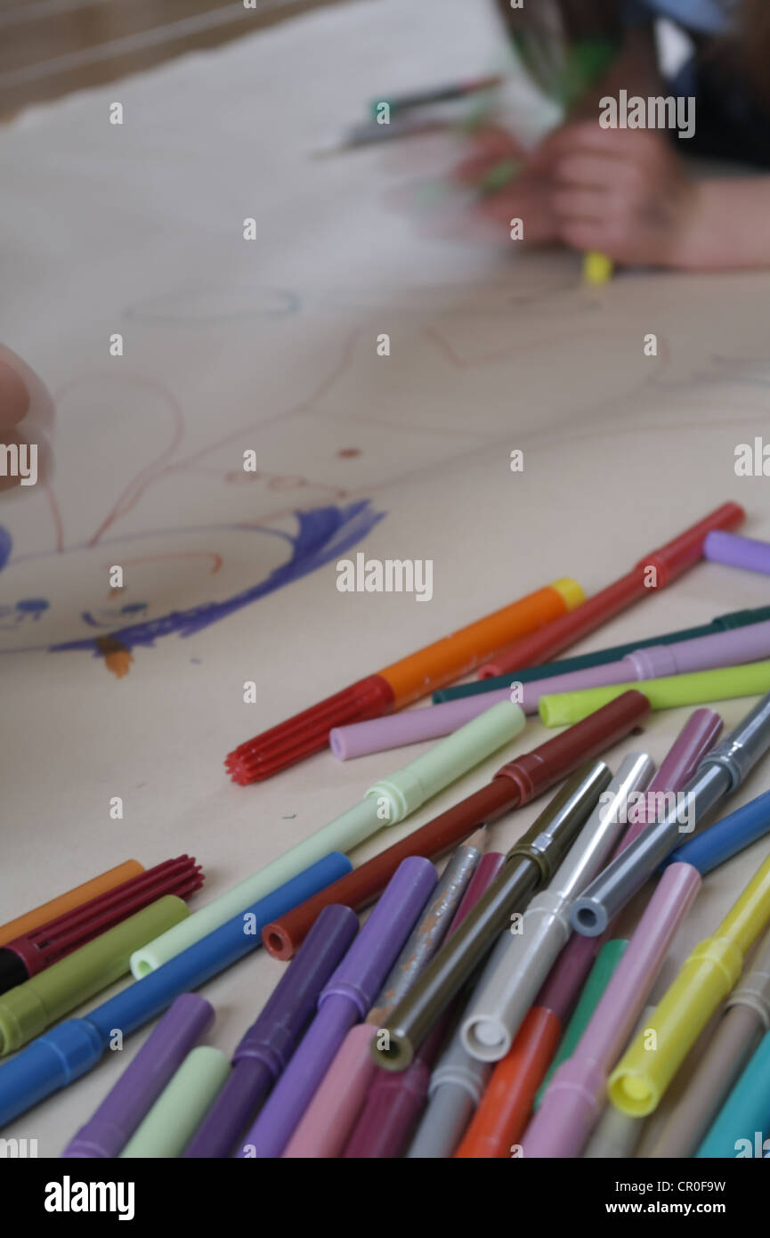 School child drawing hi-res stock photography and images - Alamy