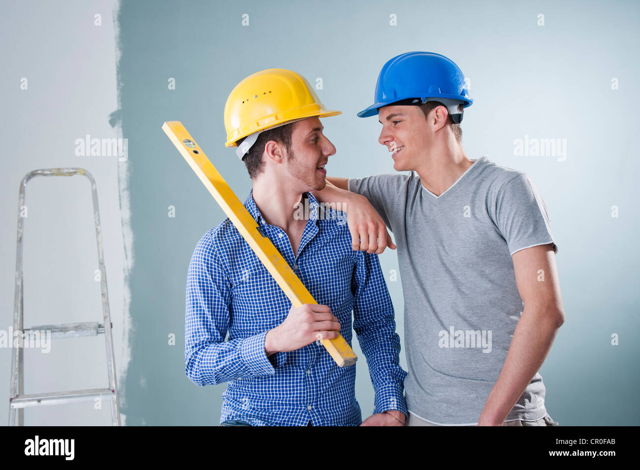Two tradesmen hi-res stock photography and images - Alamy