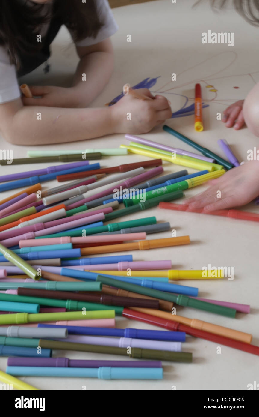 School child drawing hi-res stock photography and images - Alamy