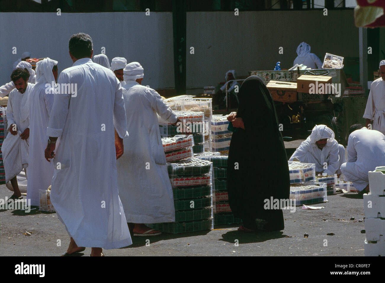 Scenes in the market in the Eastern oil rich Province shiite town of ...