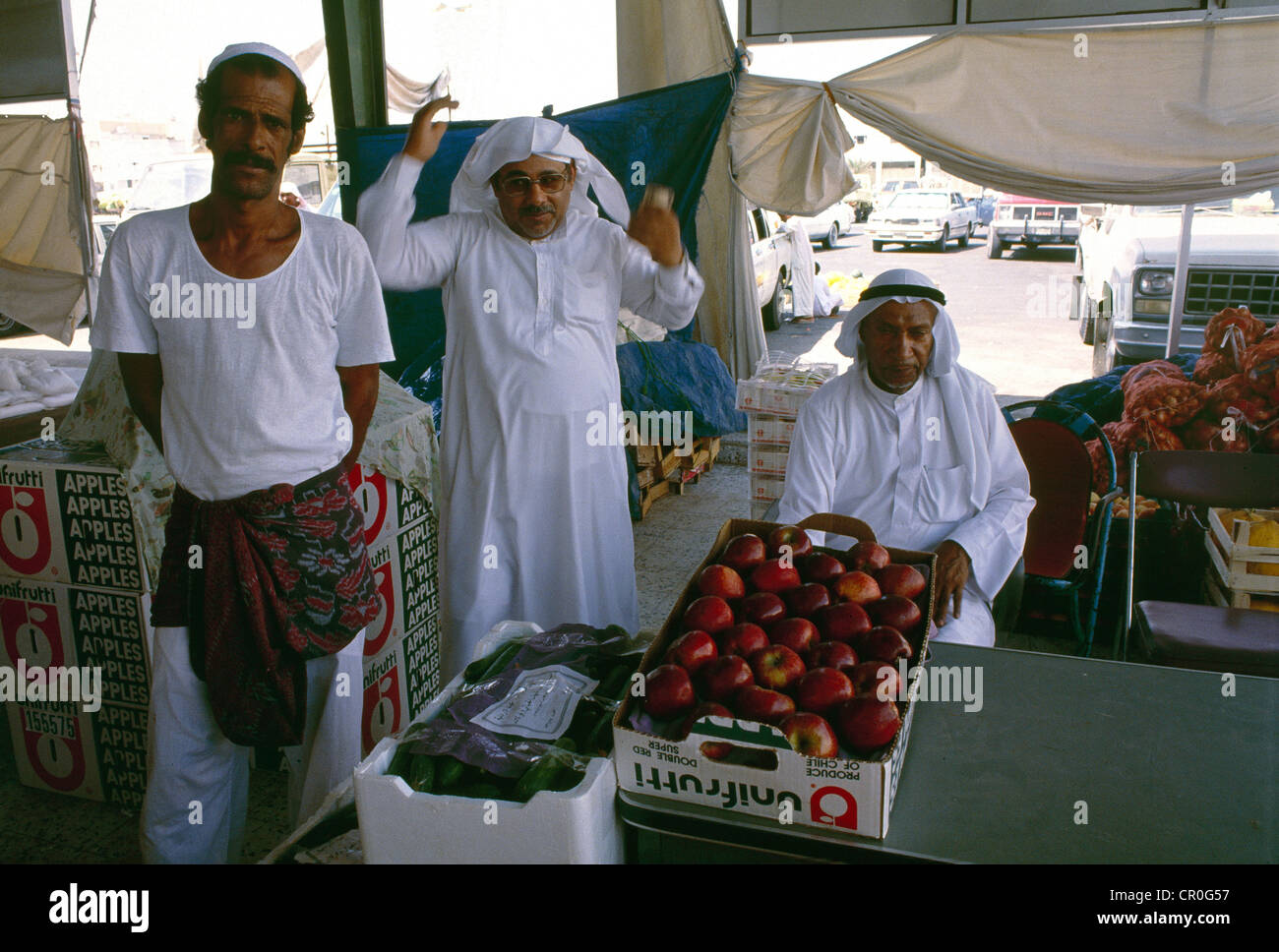 Scenes in the market in the Eastern oil rich Province shiite town of ...