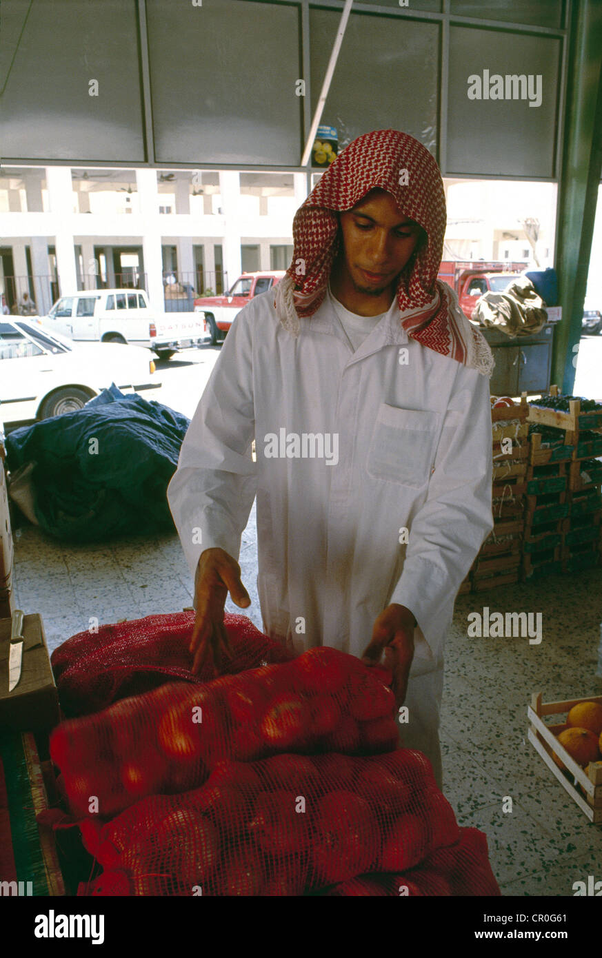 Scenes in the market in the Eastern oil rich Province shiite town of ...