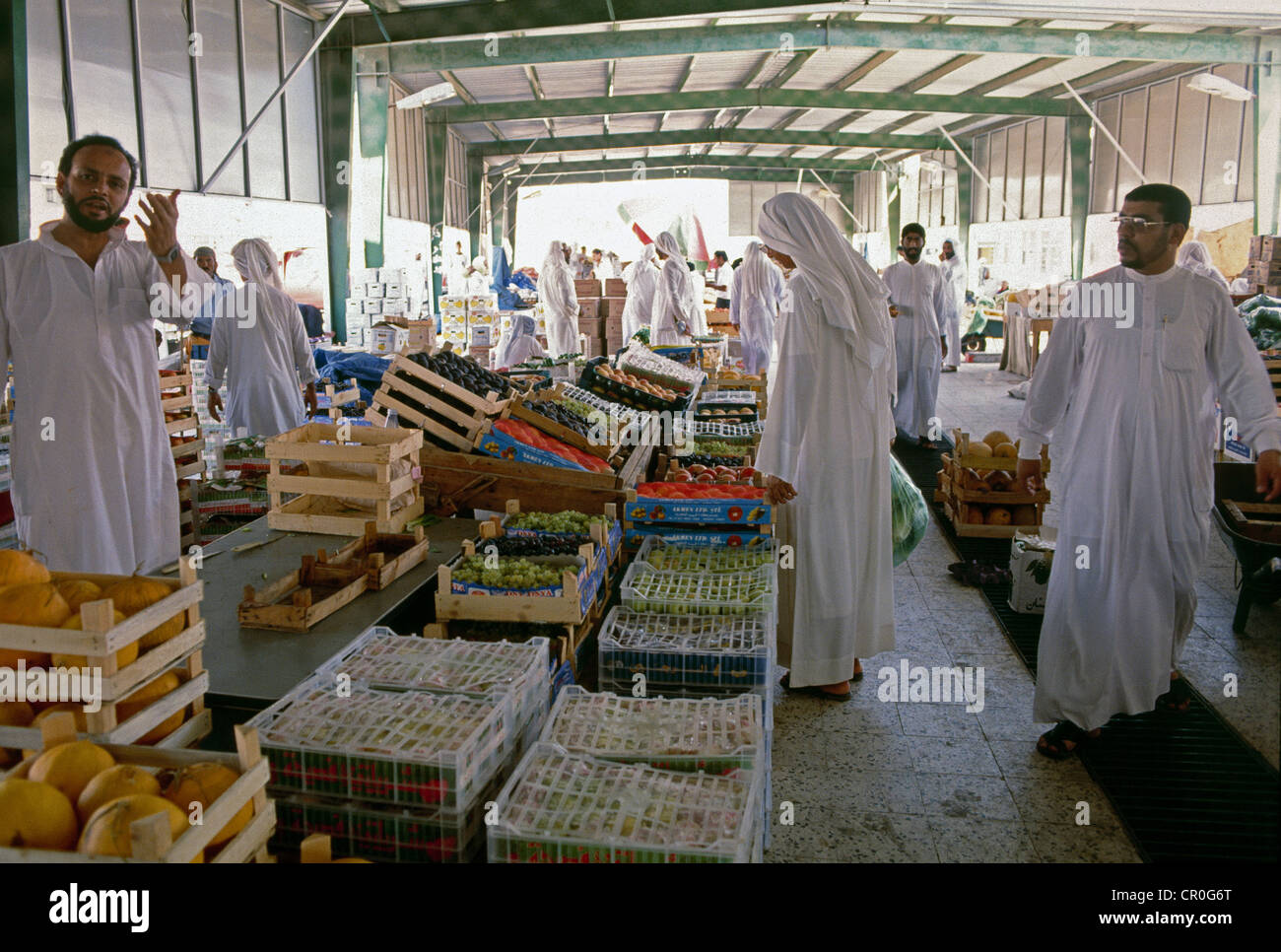 Scenes in the market in the Eastern oil rich Province shiite town of ...
