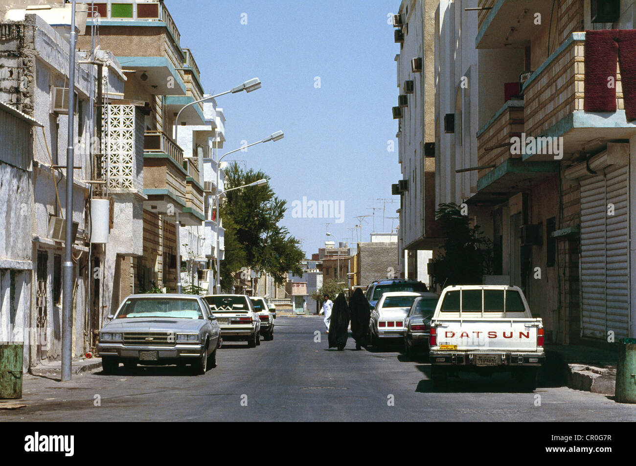 Scenes in the market in the Eastern oil rich Province shiite town of ...
