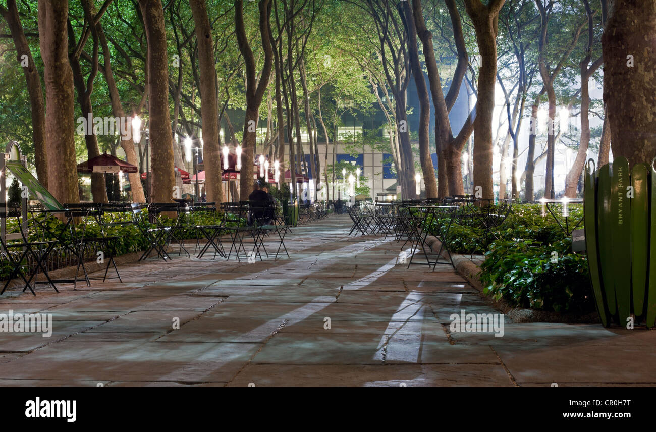 New york city night out hi-res stock photography and images - Alamy