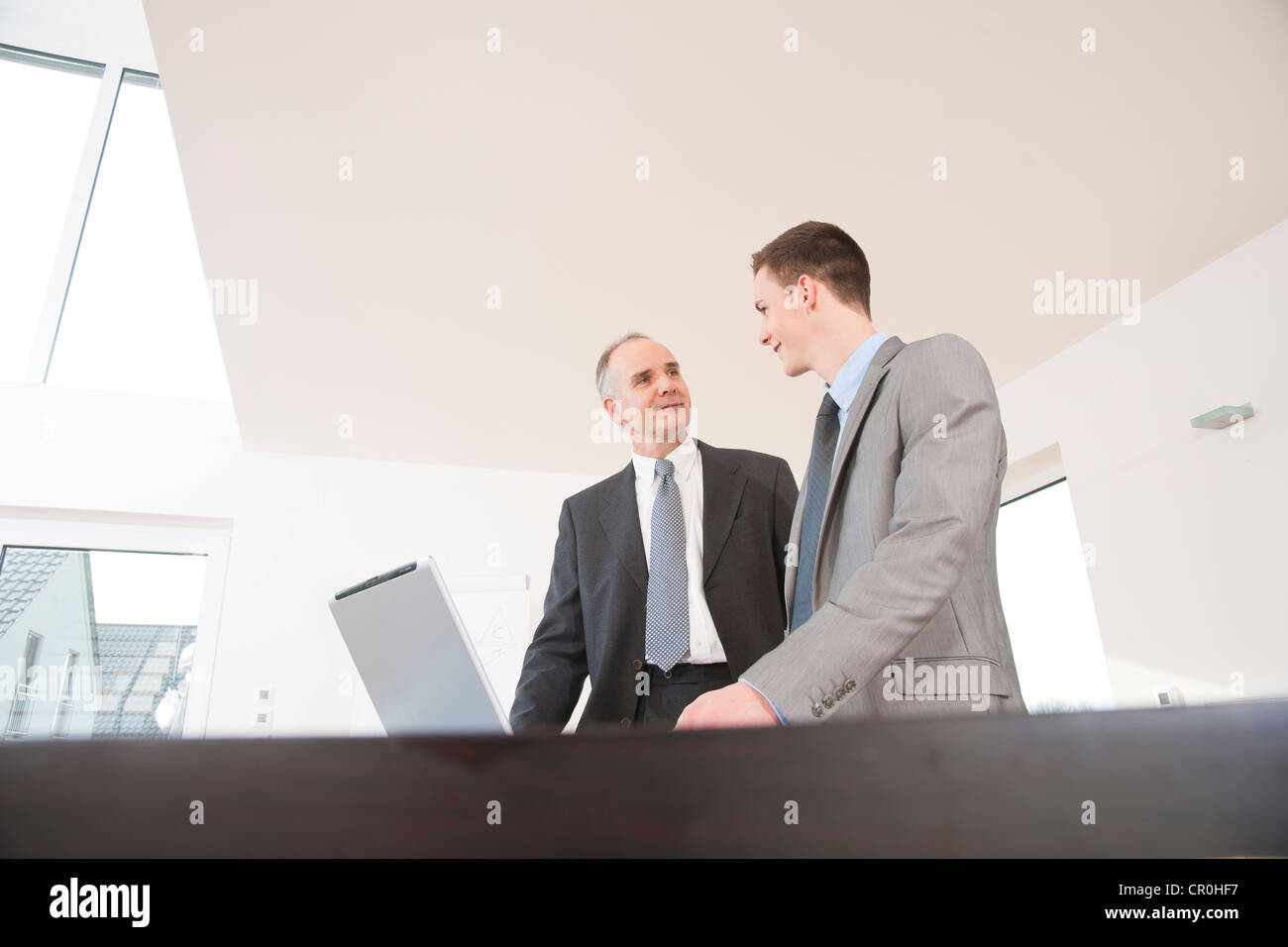 Boss and trainee working together on a computer Stock Photo - Alamy