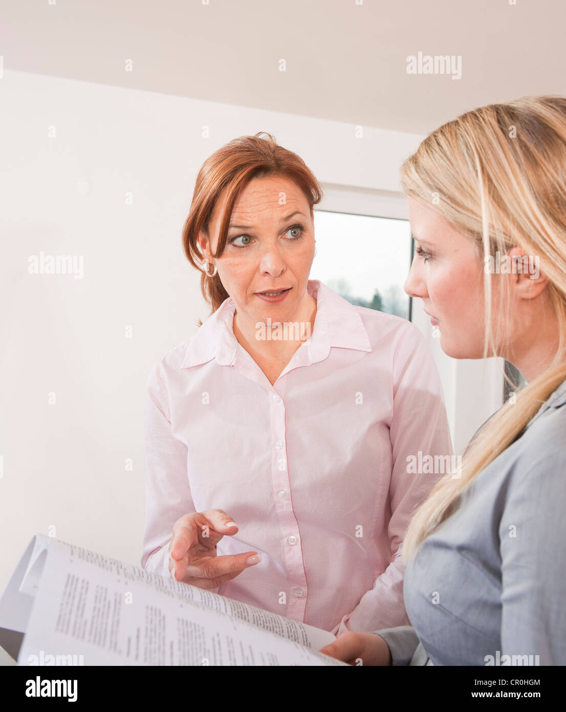 Contract two hi-res stock photography and images - Alamy