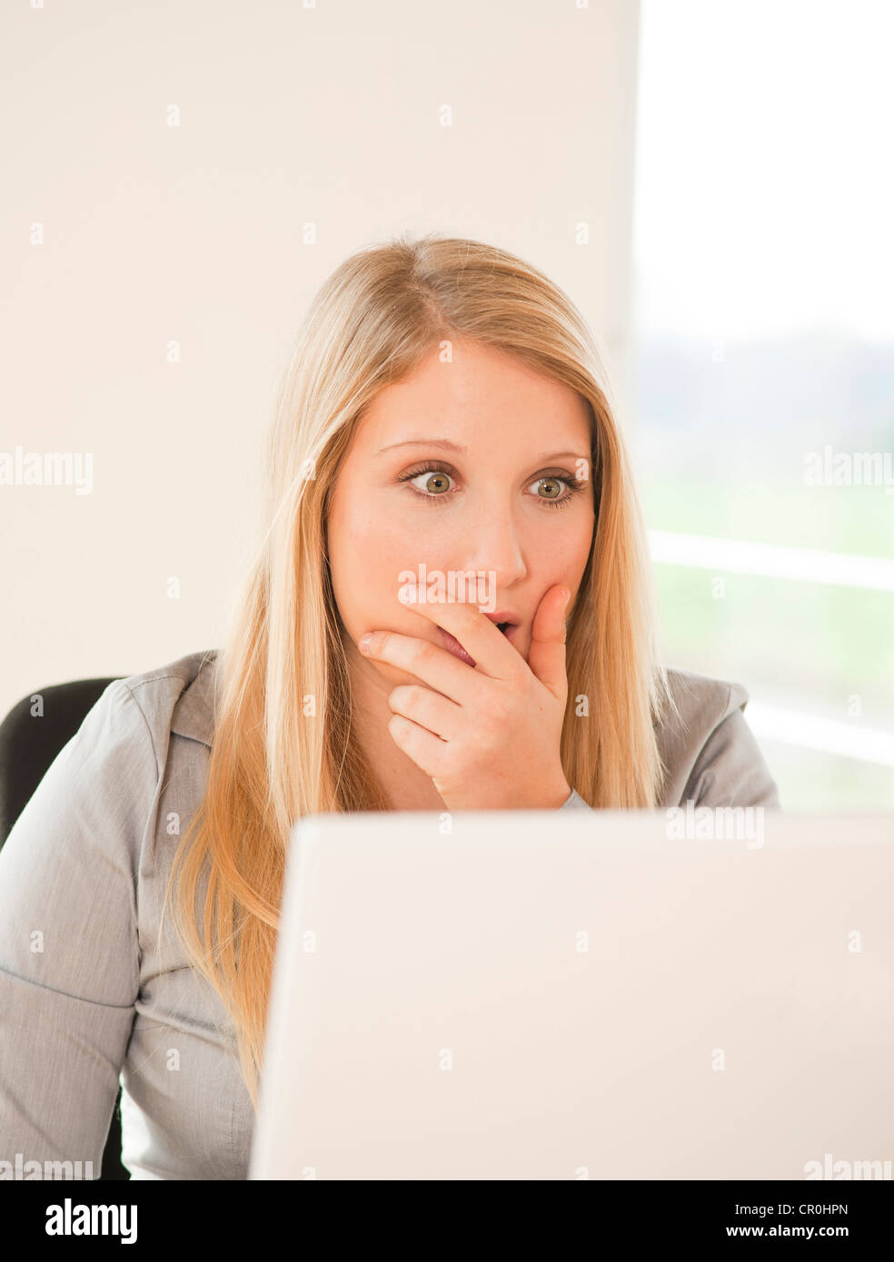 Puzzled young woman in hi-res stock photography and images - Alamy