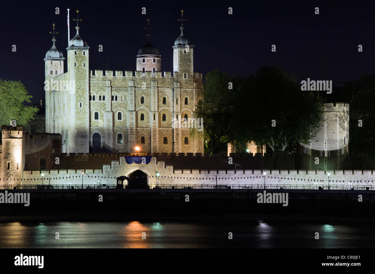 Elizabeth ii tower of london hi-res stock photography and images - Alamy