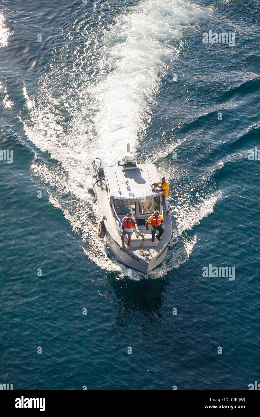 Speed boat traveling across hi-res stock photography and images - Alamy