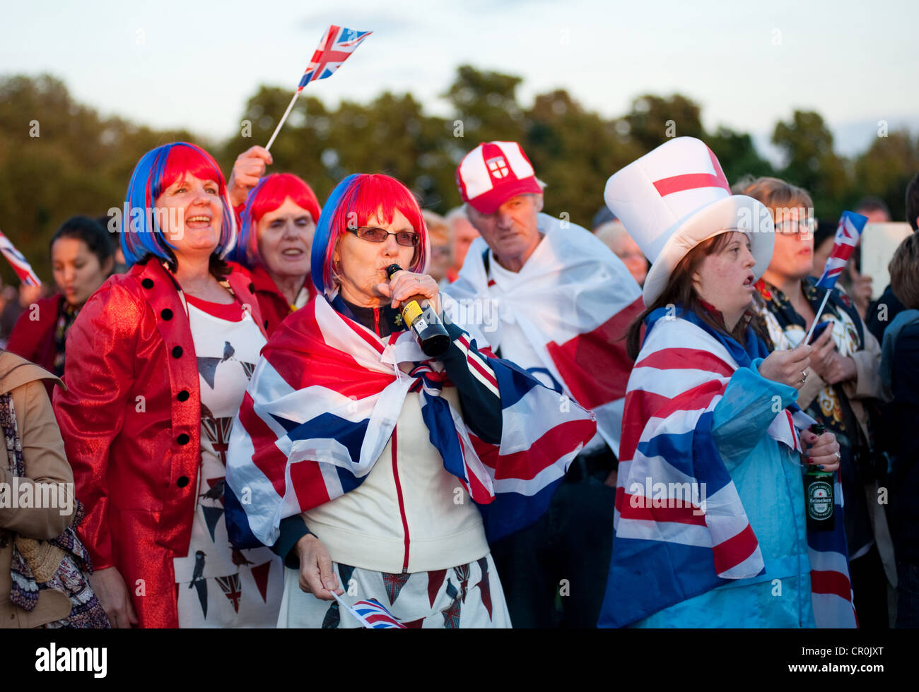 Revelers enjoy the Queen's Diamond Jubilee concert from Hyde Park ...
