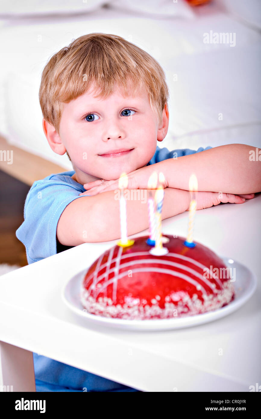 Baking a birthday cake hi-res stock photography and images - Alamy
