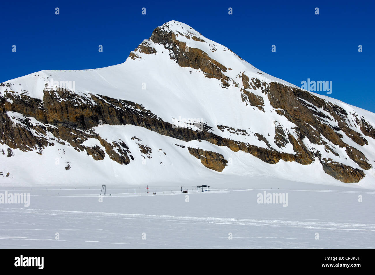 Oldenhorn Mountain above the Tsanfleuron Glacier with the Glacier 3000 ...
