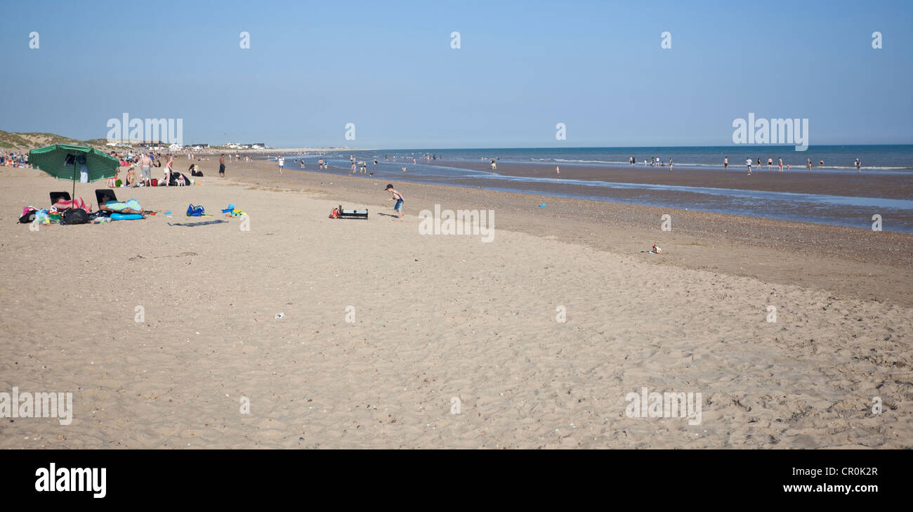Camber sands summer hi-res stock photography and images - Alamy