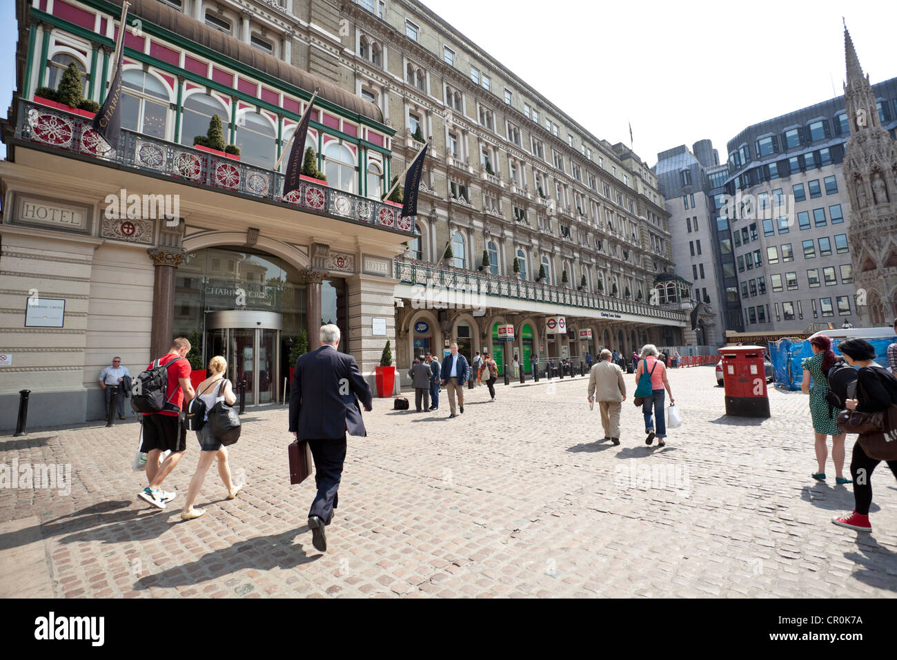 Charing cross railway station hi-res stock photography and images - Alamy