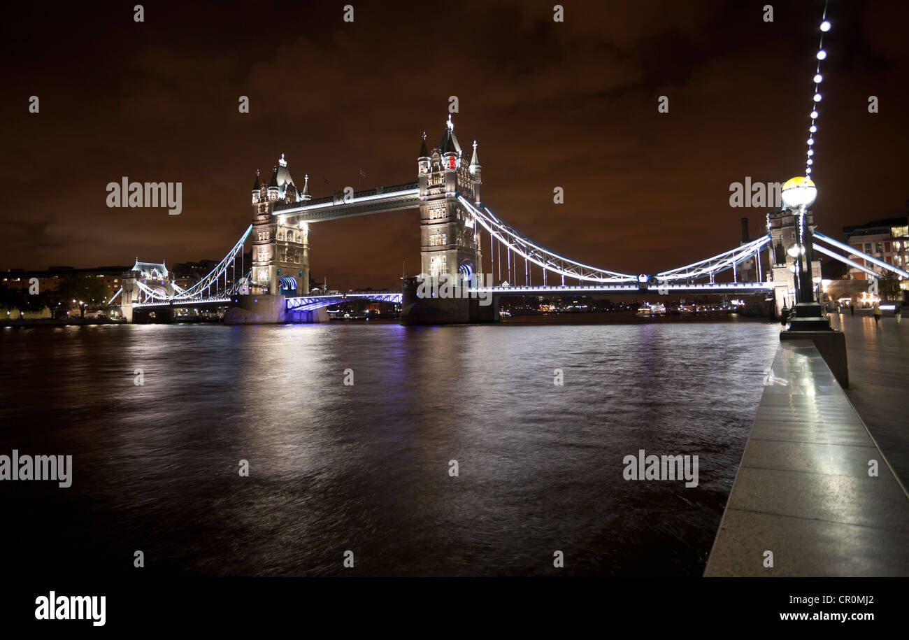Tower bridge at night hi-res stock photography and images - Alamy