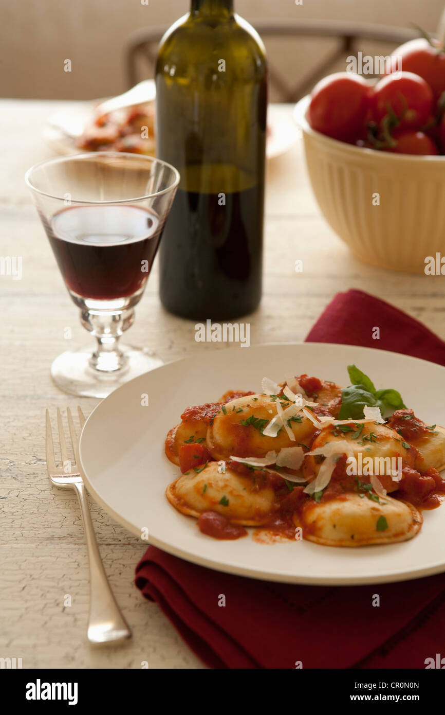 Ravioli in tomato sauce and red wine Stock Photo - Alamy