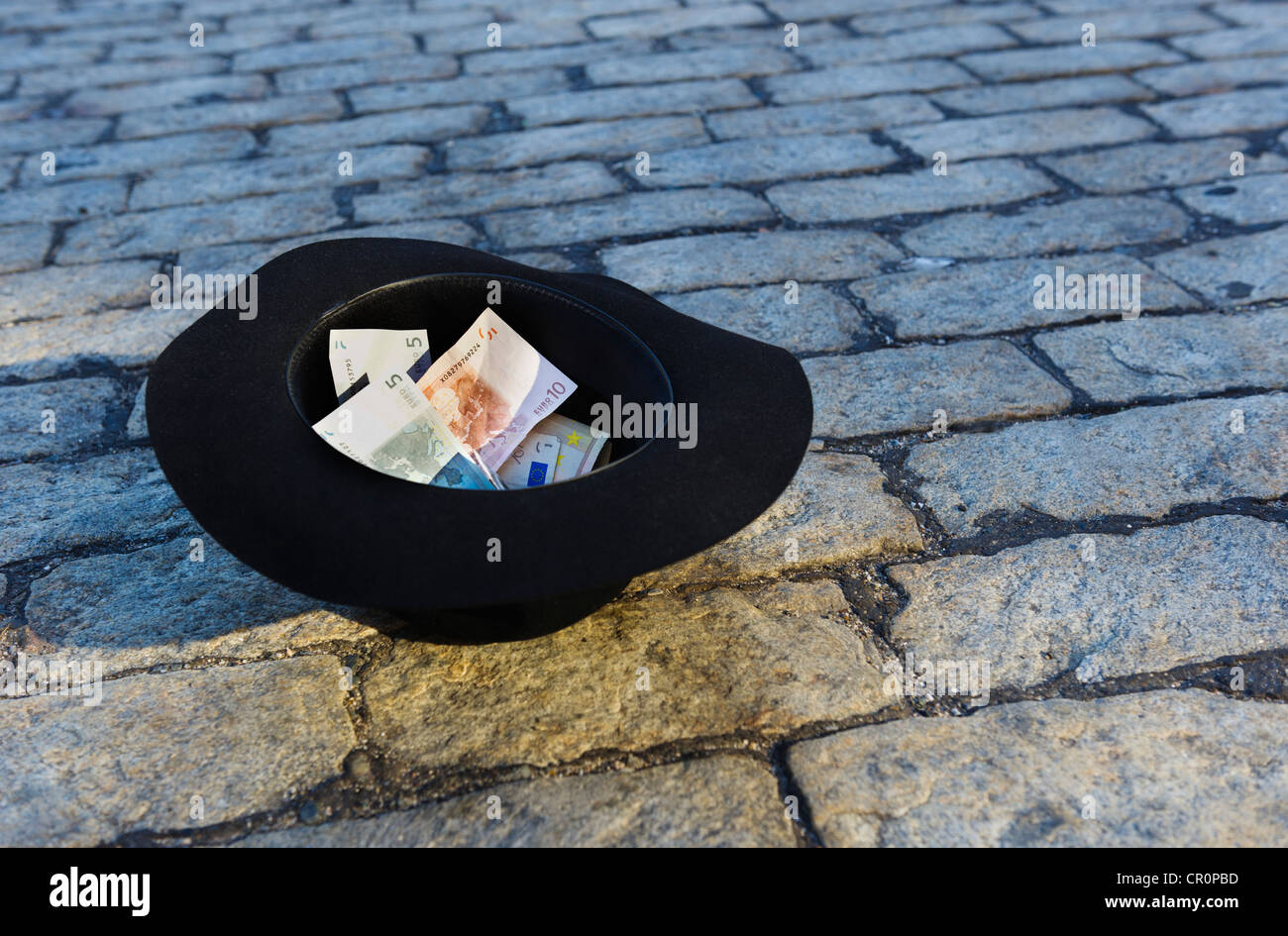 Handout hi-res stock photography and images - Alamy