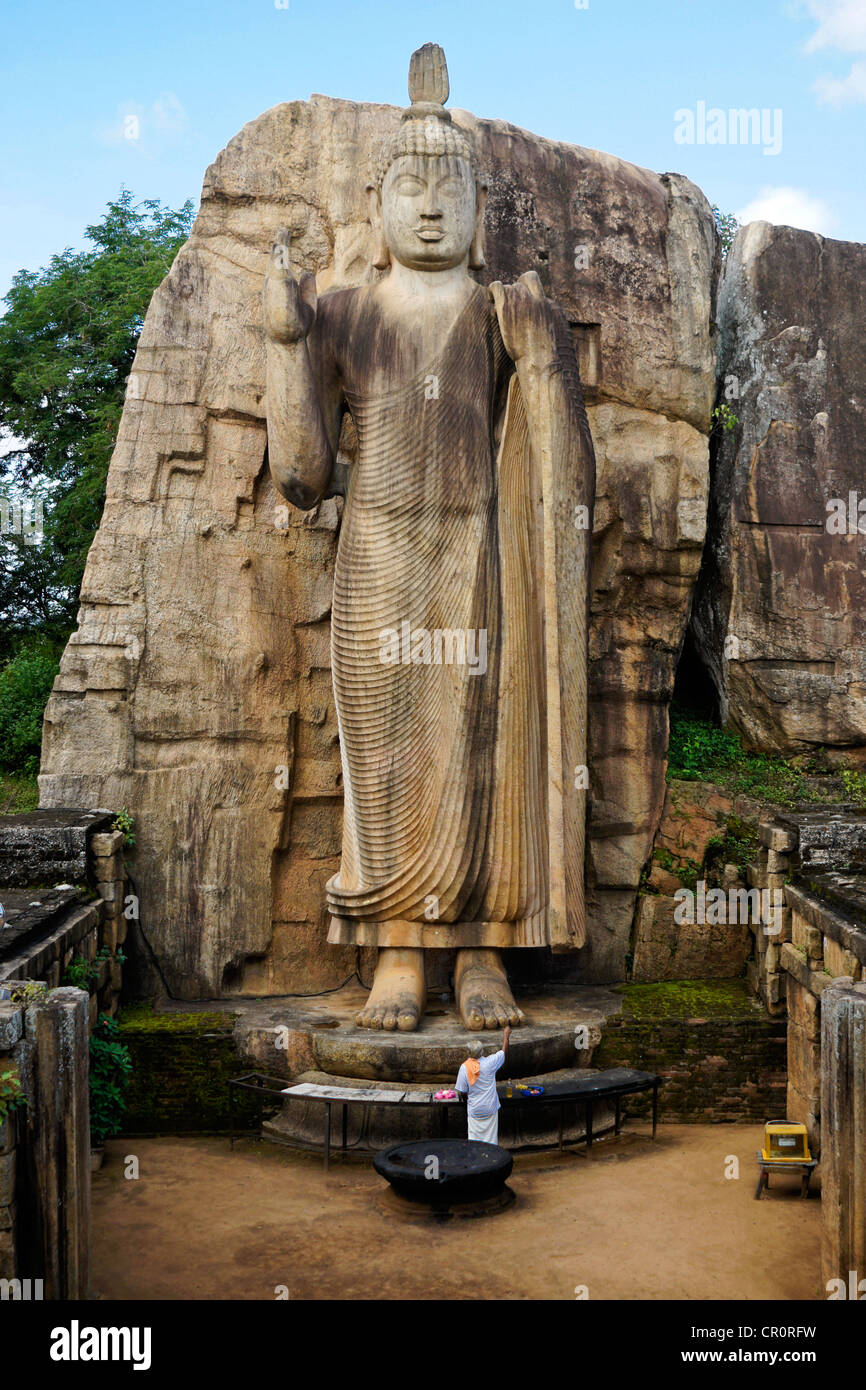 Aukana Buddha, Sri Lanka Stock Photo - Alamy