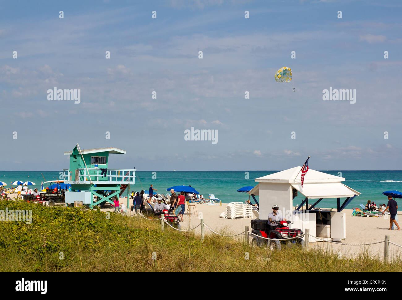 Busy beach in Miami Stock Photo - Alamy