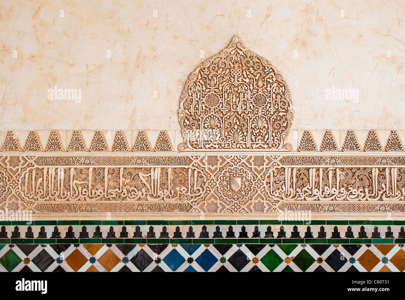Detail arabesque pattern alhambra hi-res stock photography and images ...