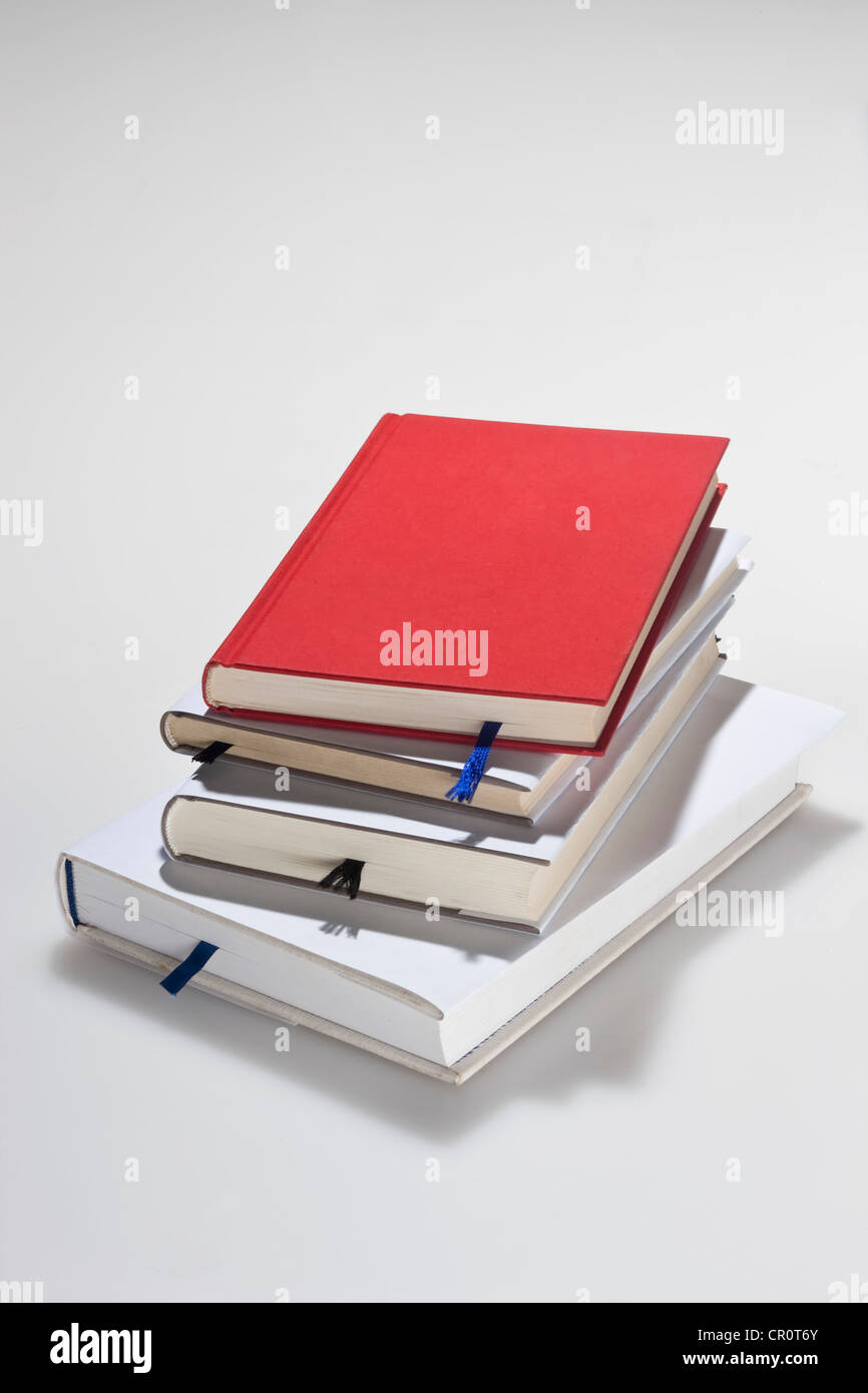 Pile books hi-res stock photography and images - Alamy