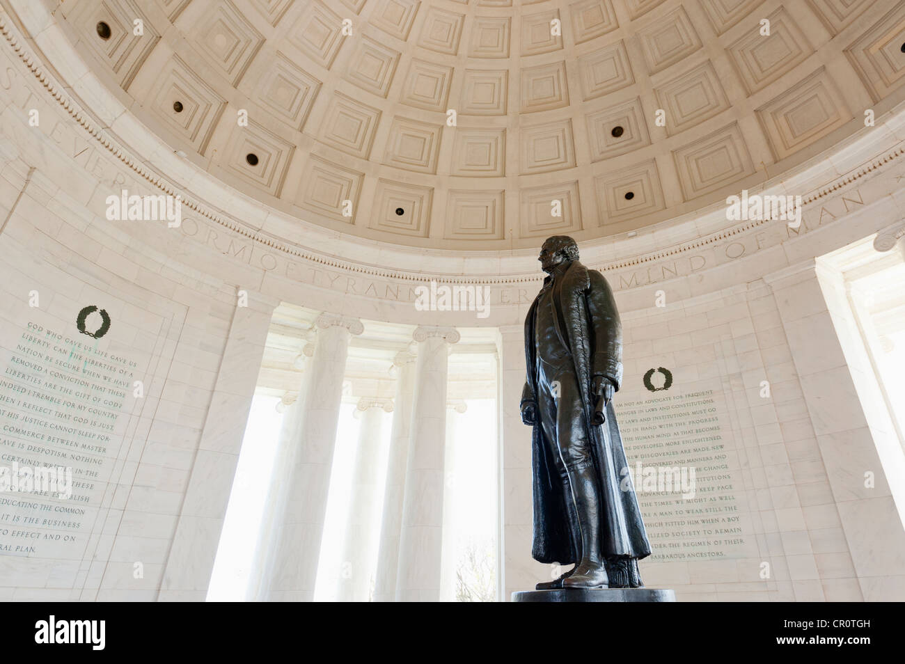 Standing jefferson statue hi-res stock photography and images - Alamy
