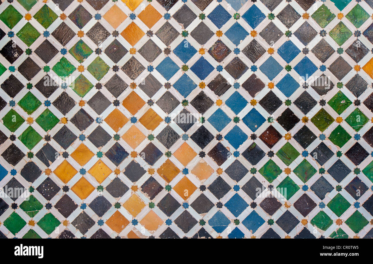 Arabic mosaic tile art alhambra hi-res stock photography and images - Alamy