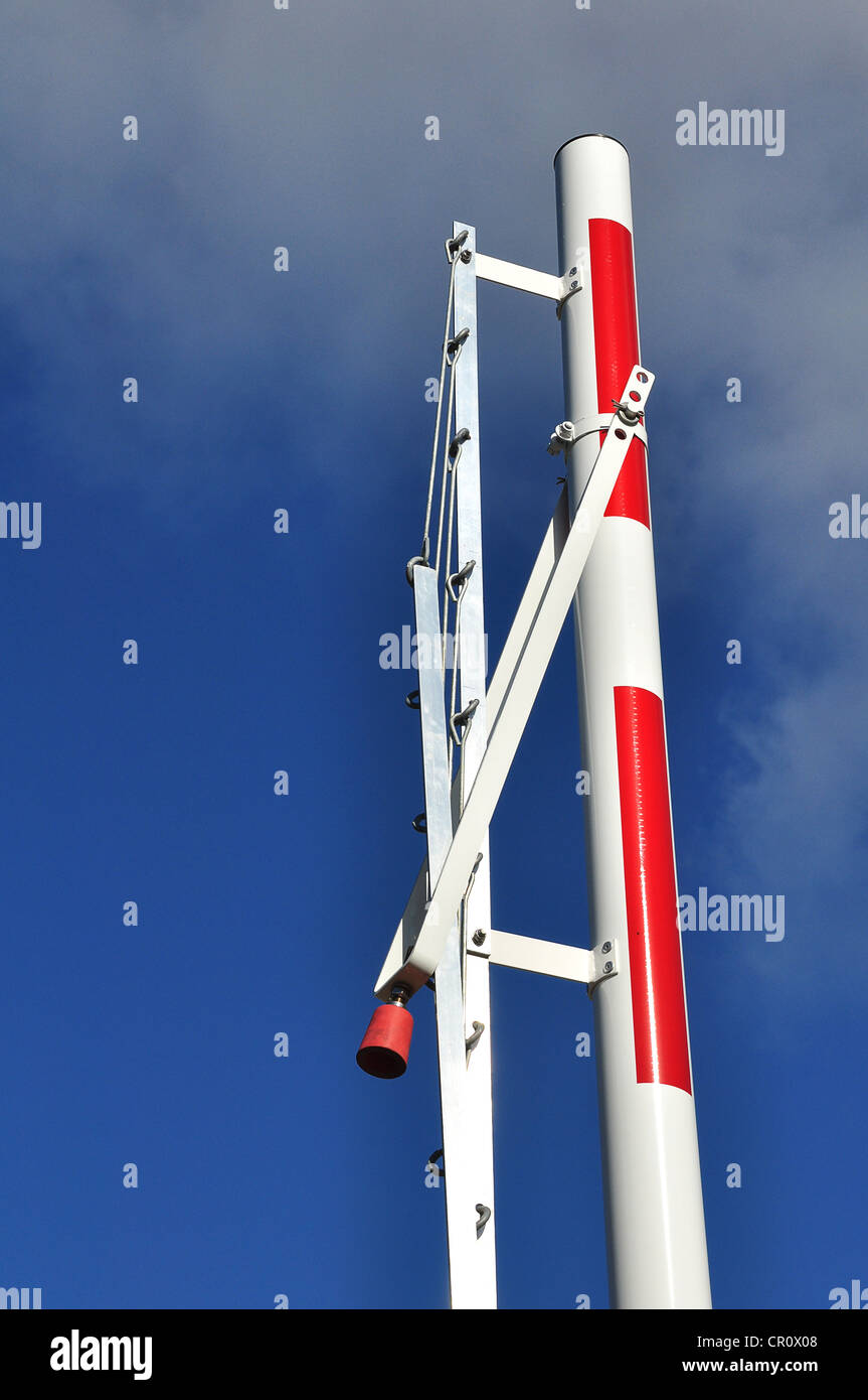 Railroad crossing gates hi-res stock photography and images - Alamy
