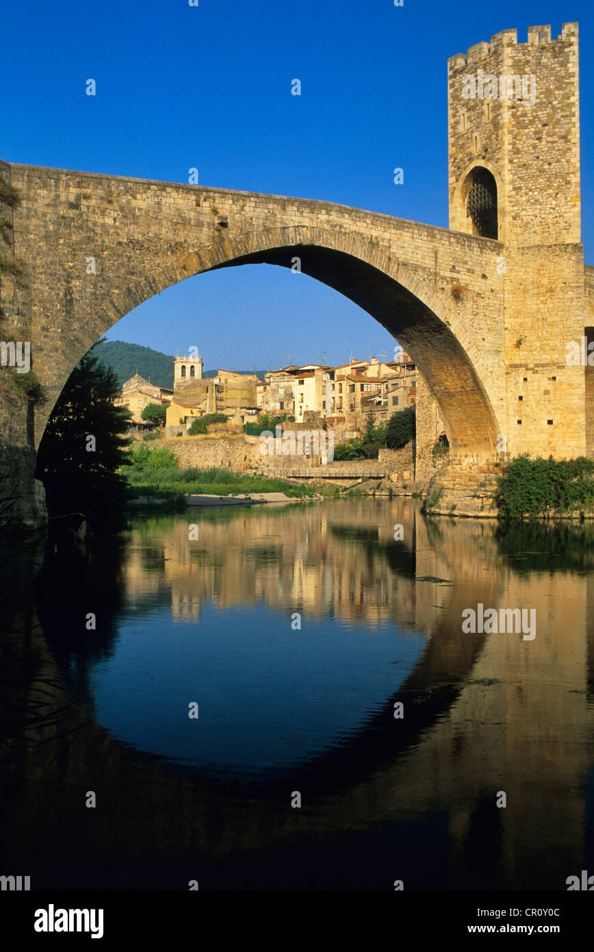 Spain, Catalonia, Girona Province, Garrotxa comarca, Besalu, fortified ...