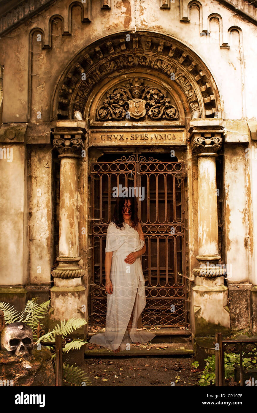 Ghost cemetery hi-res stock photography and images - Alamy