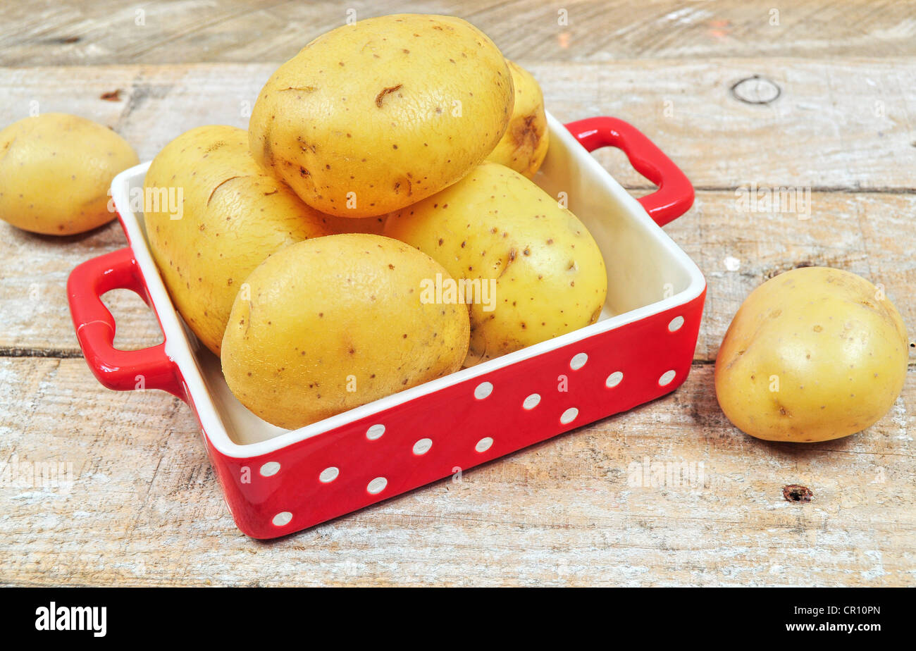 Tray potatoes hi-res stock photography and images - Alamy
