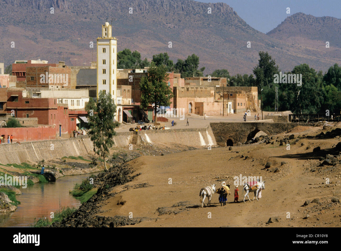 Village middle atlas hi-res stock photography and images - Alamy
