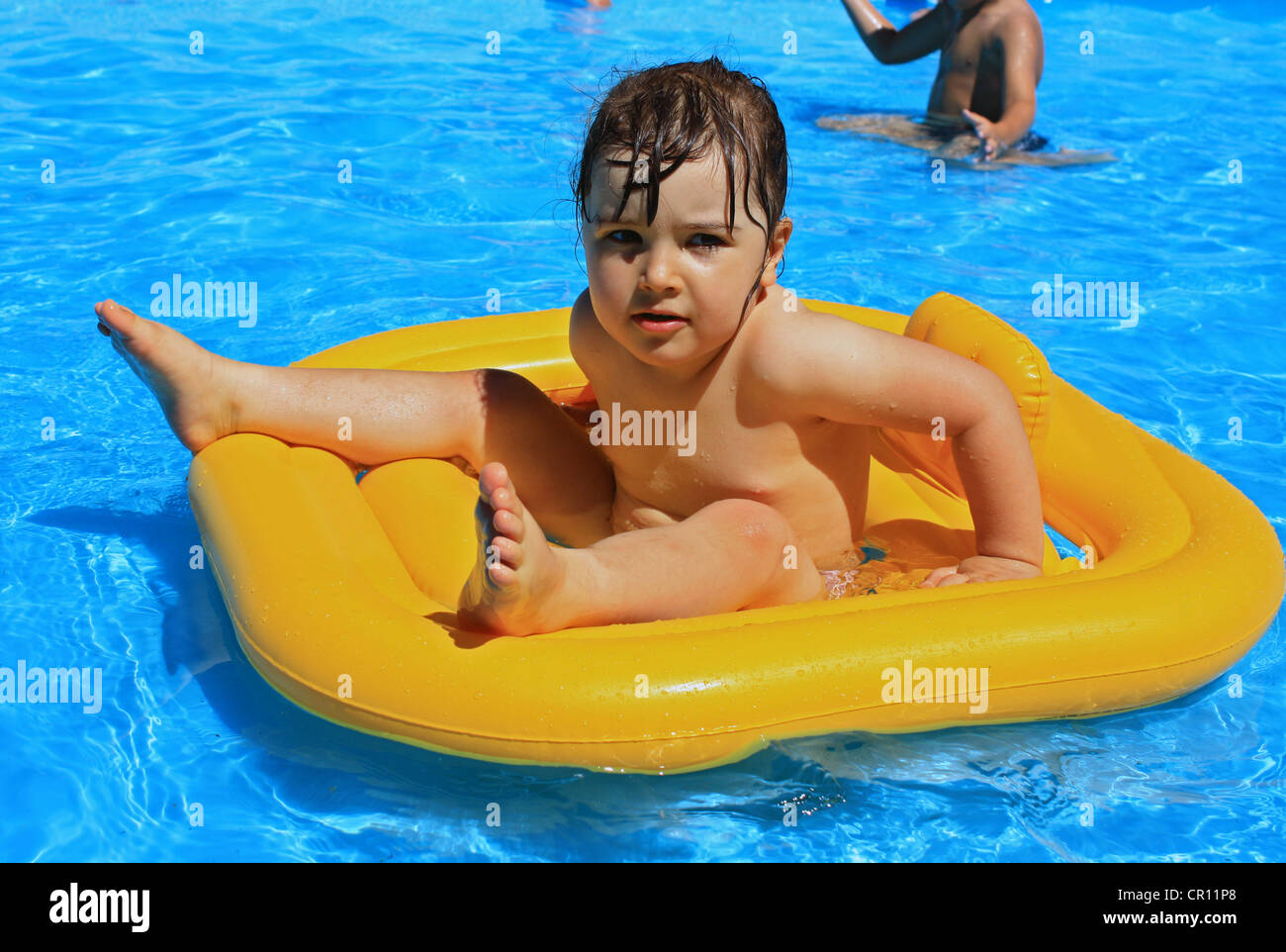 Children splashing in water tropical hi-res stock photography and ...