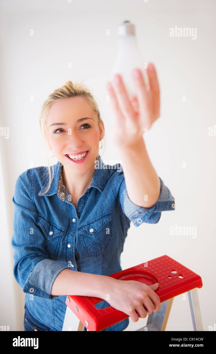 Light bulb studio hi-res stock photography and images - Alamy