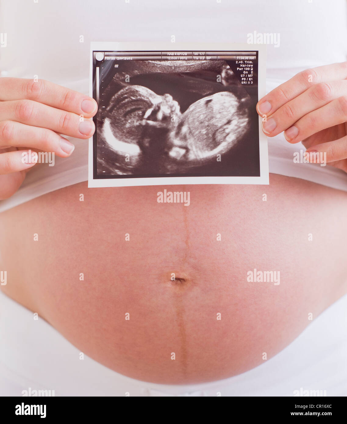 USA, New Jersey, Jersey City, Pregnant woman with ultrasonography scan ...