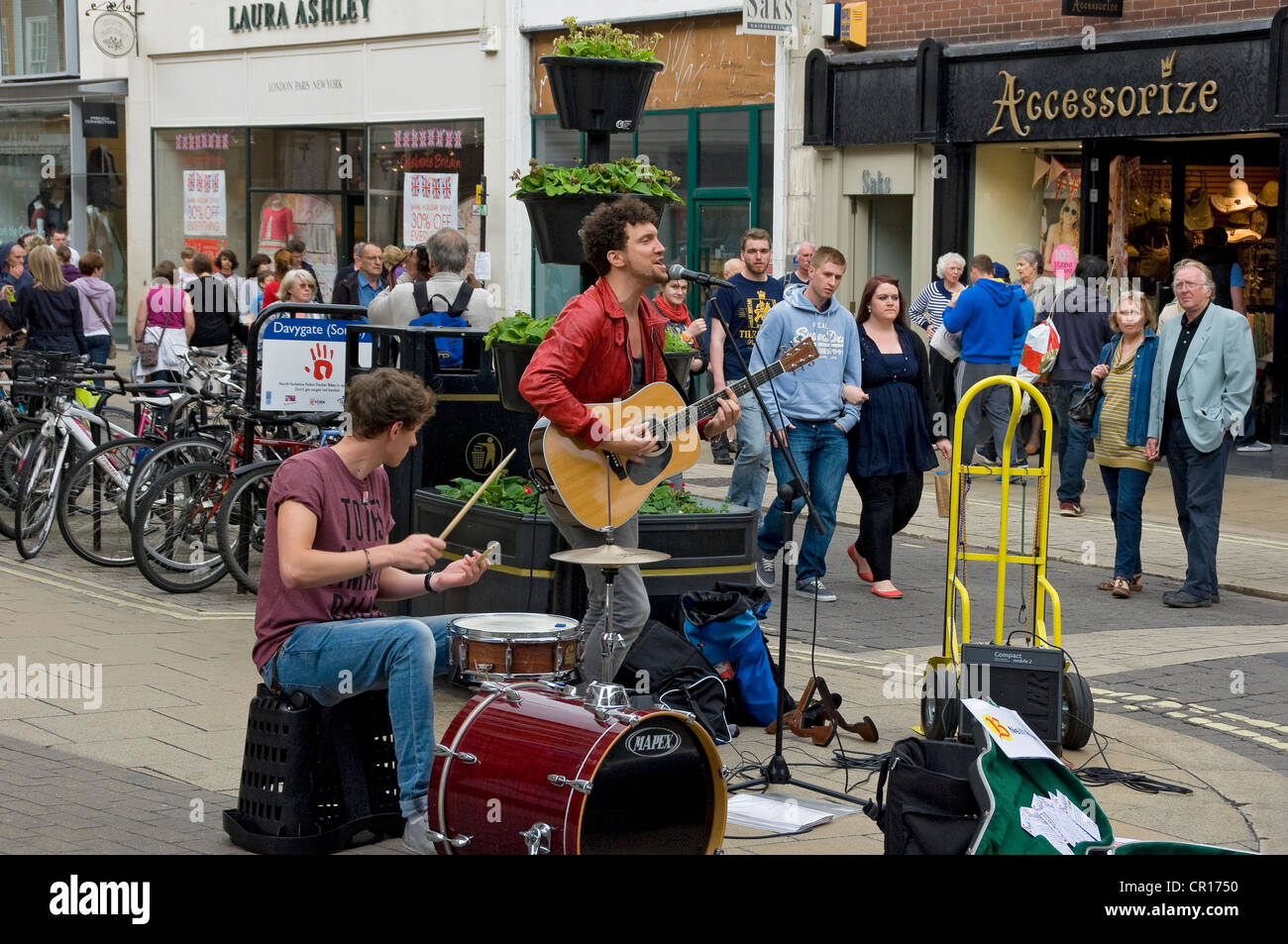 Busking in york hi-res stock photography and images - Alamy