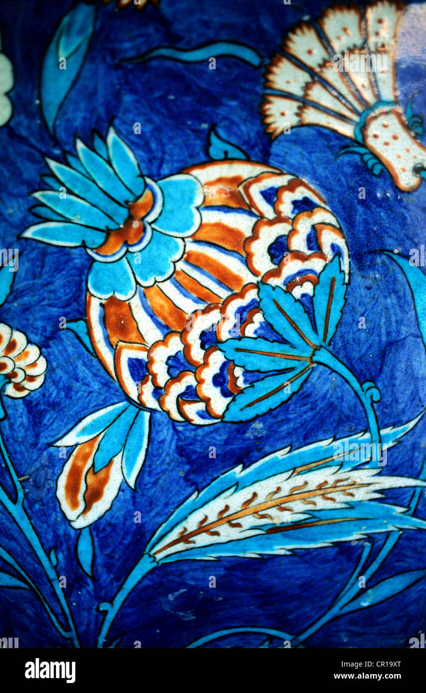 Iznik style hi-res stock photography and images - Alamy